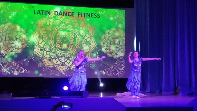 выступление Чекмазовой Софьи и Натальи на день матери 26.11.2023