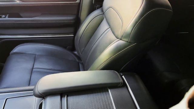 Jeep Grand Wagoneer (2022) - Luxury Big SUV!