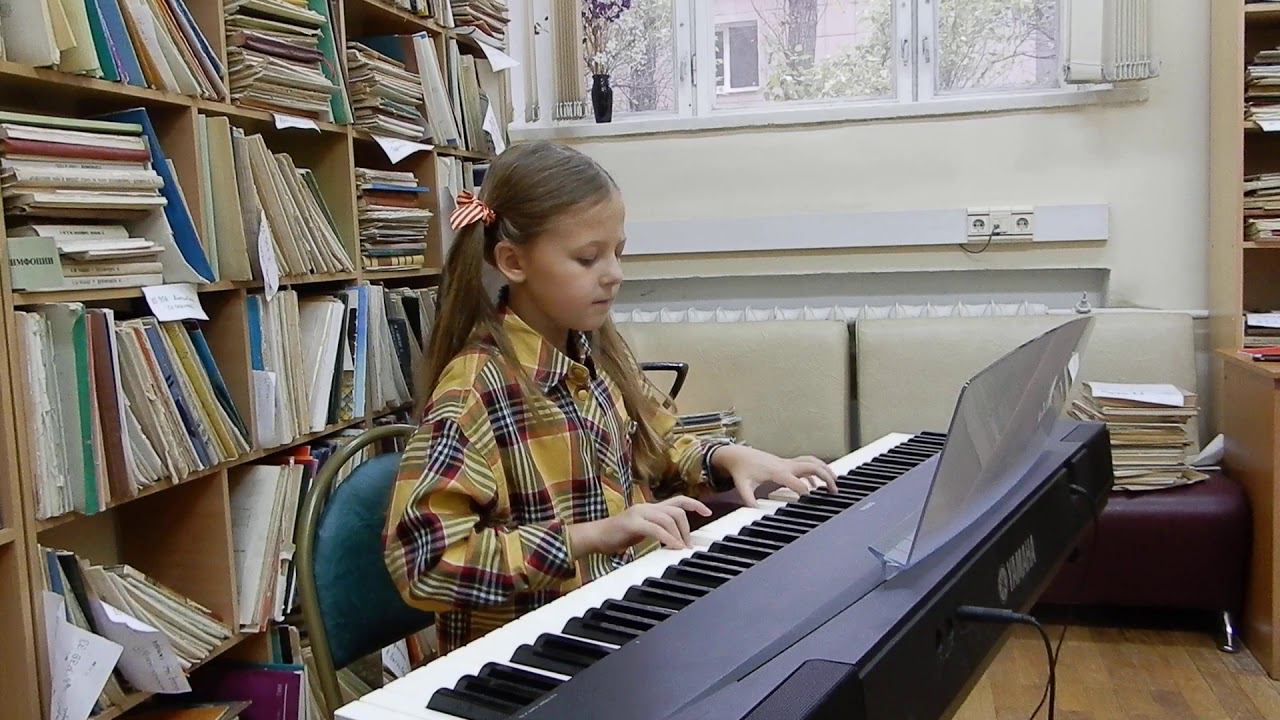 Клоуны  Дмитрий Кабалевский. исп. Милана Агрова 9 лет