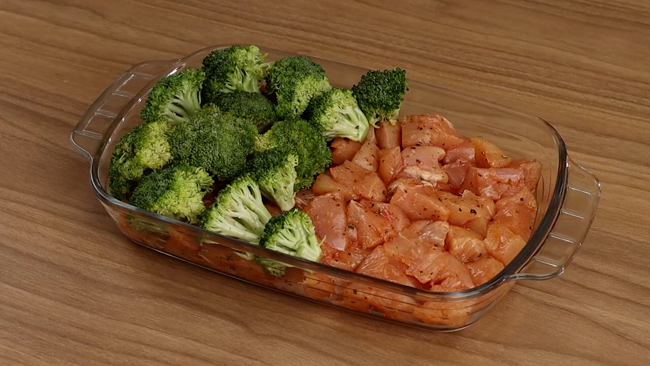 Вкусный и полезный ужин. Грудка с брокколи и соусом бешамель.