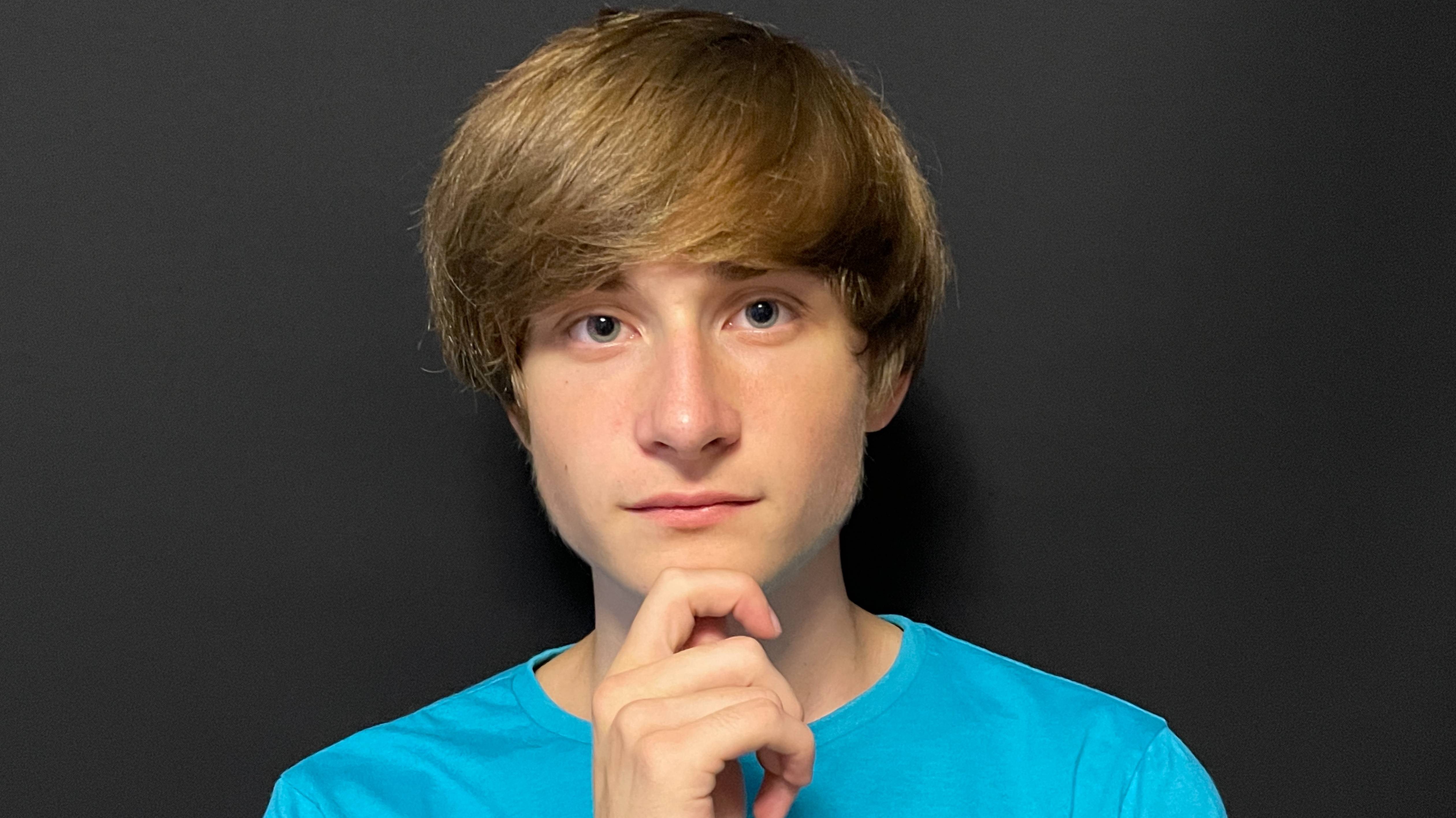 Михаил Агров 17 лет, студент актерского факультета