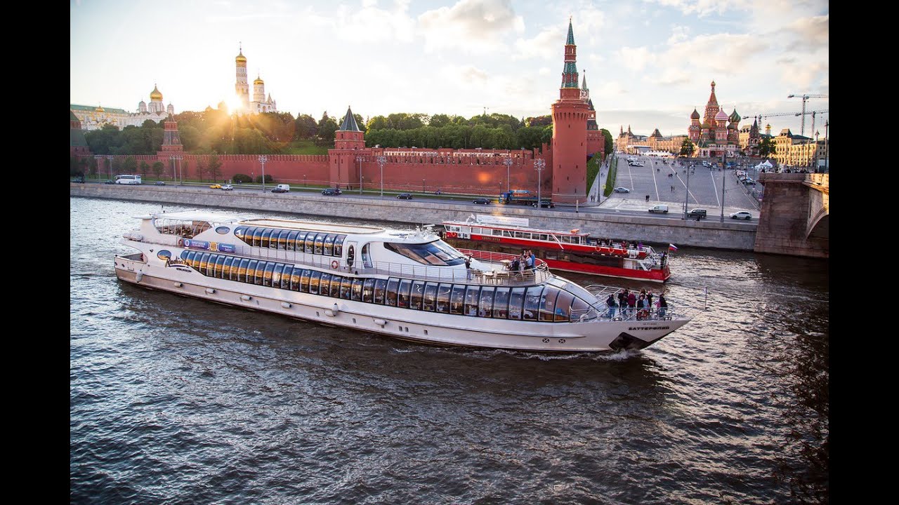 Поездка по Москве-реке на теплоходе