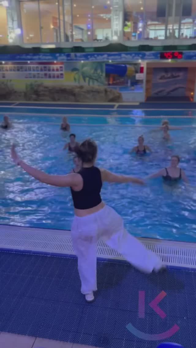 Aqua Smile dance. Занятие в бассейне с элементами танцев в @kimberly_sport