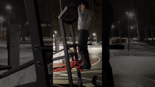 FO-09 Подтягивания с противовесом