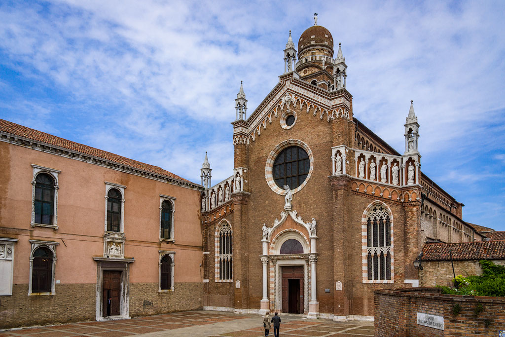 Венеция: Знаменитая Церковь Мадонна делл'Орто /«Богородица в саду» готика 15 в. похоронен Тинторетто