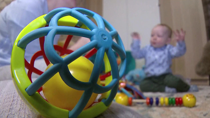 В России растут "детский бюджет" и выплаты маткапитала на новых территориях - Россия 24