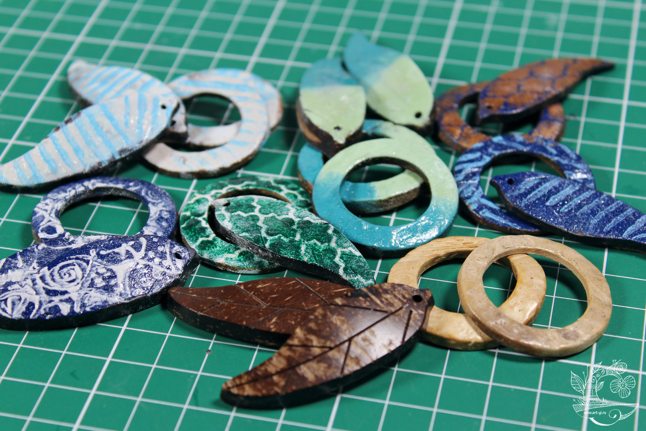 Бусины из скорлупы кокоса (с китайского маркета) + холодная эмаль