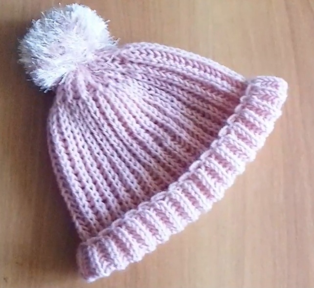 Детская шапочка резинкой.