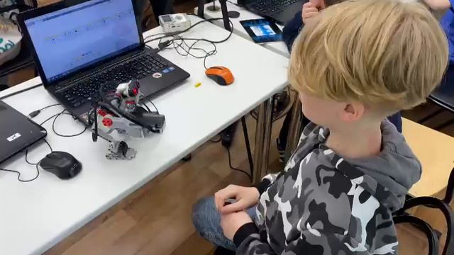 Занятия в школе "РосРобот" в одном из филиалов  Красноярске.
#робототехникакрасноярск