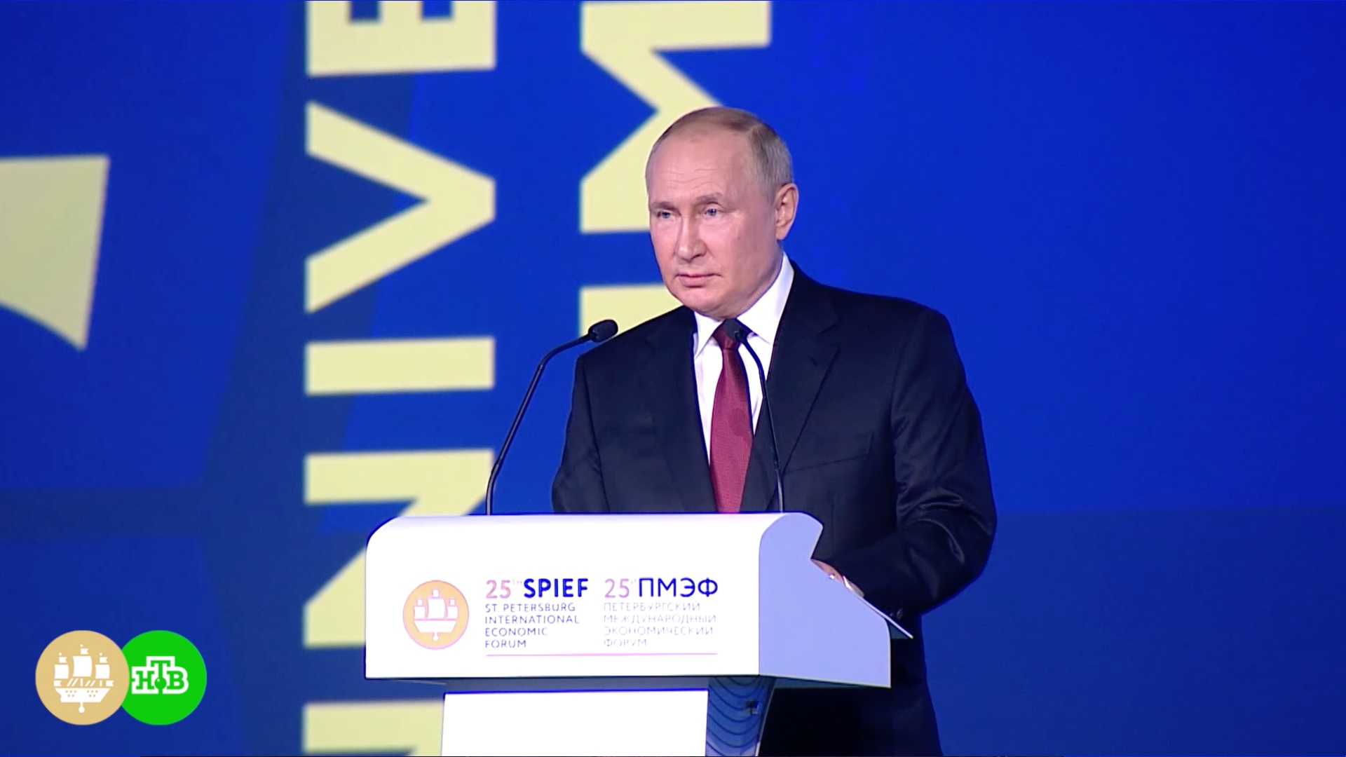 Путин предложил снизить ставку по льготной ипотеке до 7%