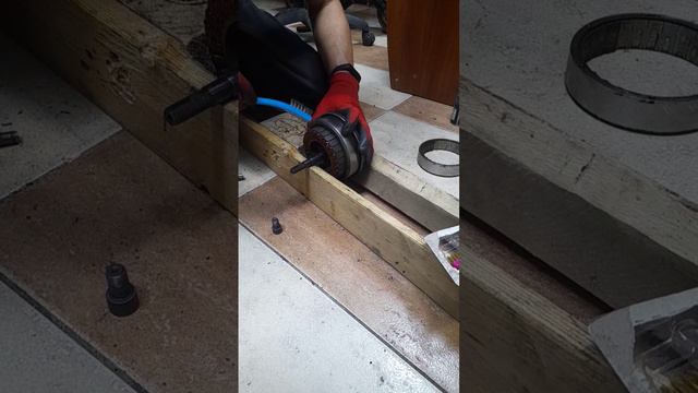 kugoo x1 туго крутится заднее колесо.Ржавчина внутри МК