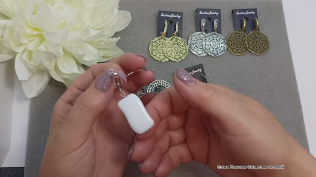 ВЫСТРОИЛА ПАРАМИ  / КАЖДОЙ ПО ЗАМКУ  /  ДОБАВИЛА СТЕКЛО  /  ПАРНЫЕ УКРАШЕНИЯ   № 169