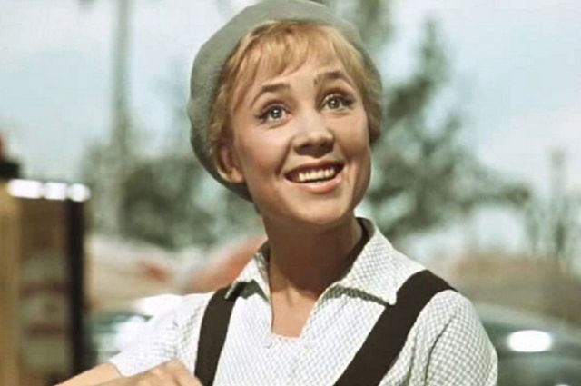 Жестокий розыгрыш Румянцевой, город без света и пьяный петух: как снимали «Королеву бензоколонки»