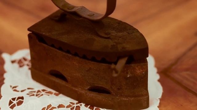 Обаяние старинных вещей. Утюг
