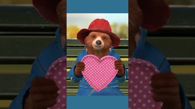 Забавный медведь Паддингтон.