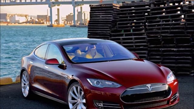 Модель Эмили Пеллегрини, акции Тесла  упали, электромопед Graffiti X