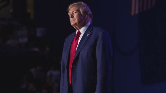 Трамп дисквалифицирован из избирательных бюллетеней 2024 года, заявил суд Колорадо во взрывоопасном