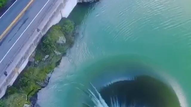 Гипнотическая воронка на озере Бериесса