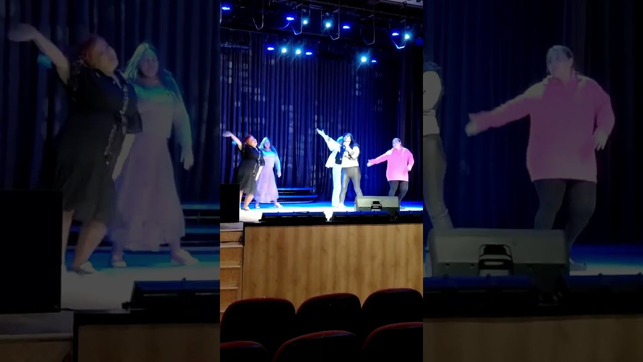 #dance Музыка громче,девочки пляшут - Поцелуй  на удачу! #shorts