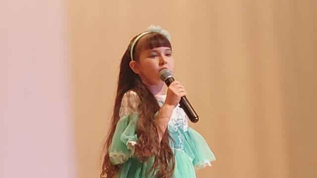 Вероника Напольских "Летят по свету ноты" Роза ветров 22, Челябинск, руководитель Н.И. Молодзиевская