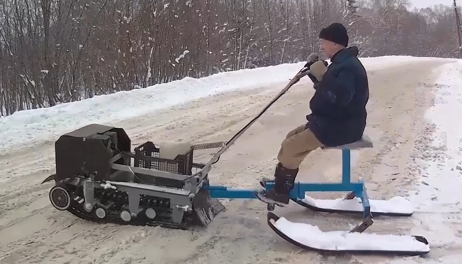 ВЫВЕЛИ мотоСОБАКУ на ПРОГУЛКУ. мотобуксировщик mp4