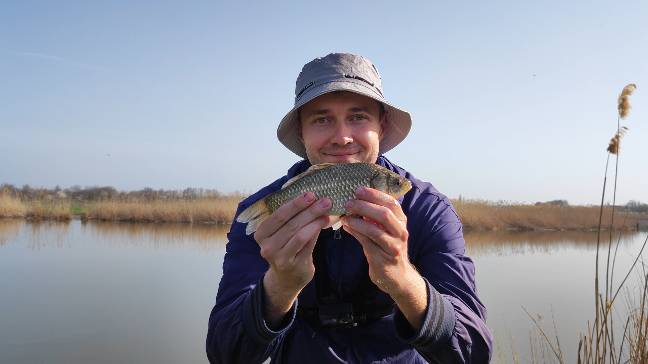 Весенняя рыбалка на дикаре! Поймал хорошего карася! Любительская рыбалка. #рыбалка #fishing