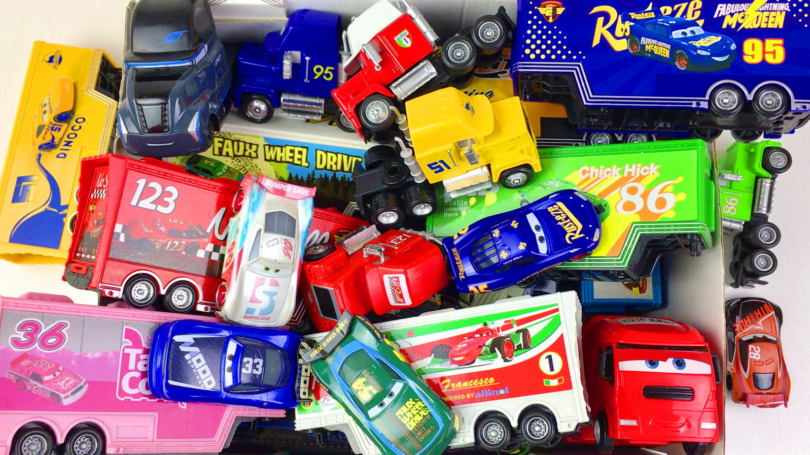 Игрушки Большая Коробка Тачки Молния Маквин и Грузовики Трейлеры Развивающие Мультики про Машинки