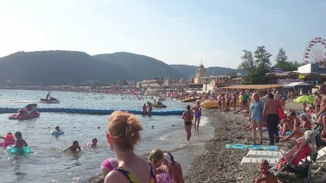 Архипо Осиповка. Людей море.