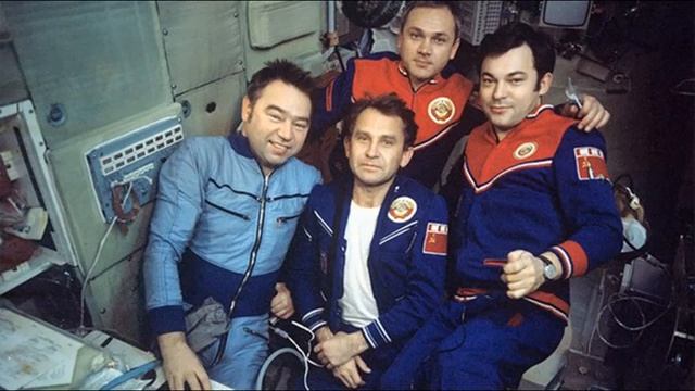 Космодайджест. Салют  6.