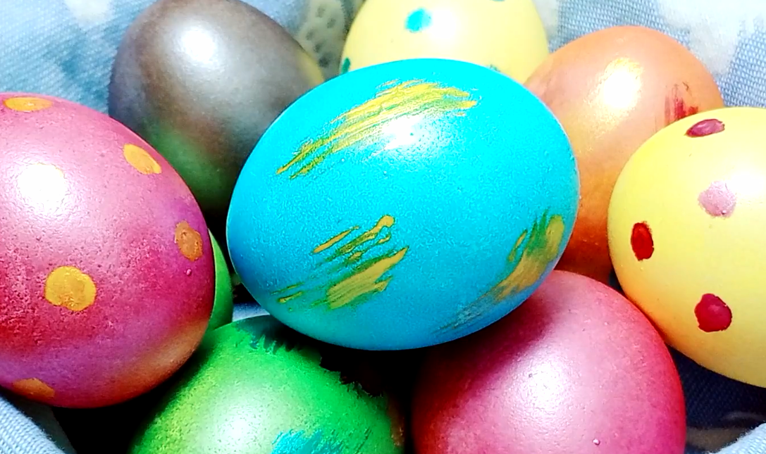 Оригинальные, разноцветные, яркие ЯЙЦА на ПАСХУ-2022 покрашенные желеобразными пищевыми красителями