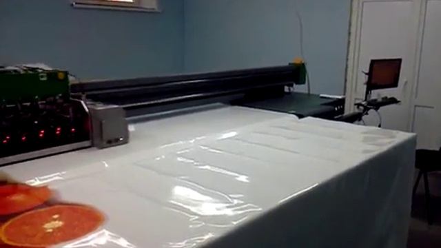 Принтер HandTop. Печать на глянцевом потолке