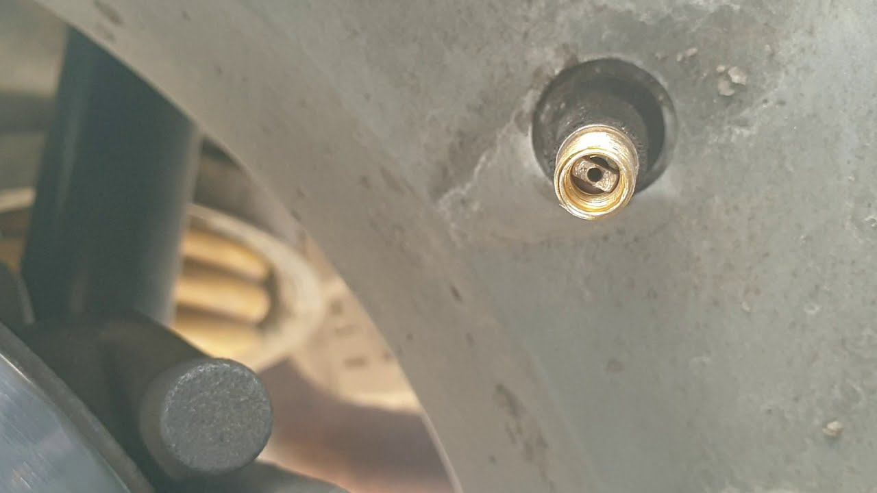 травим  одновременно 4 колеса   за 2.5 минуты .