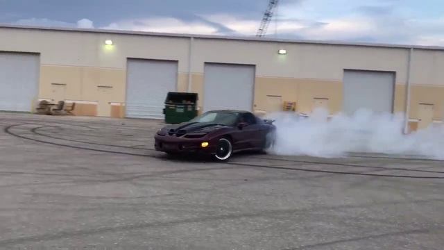 Сумасшедший дрифт 2000 Pontiac
