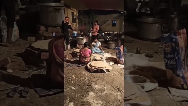 Большие роти на огне. Академия P. K. Salve. Нагпур. Индия.