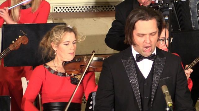 И. Берлин. "Белое рождество", солист В. Целебровский.