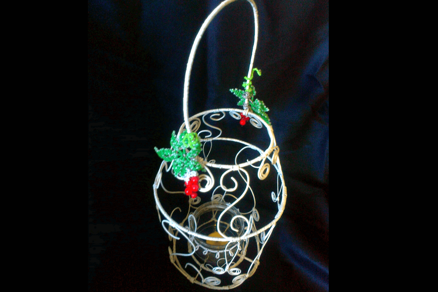 Подсвечник из проволоки и бисера (Candlestick made of wire and beads)