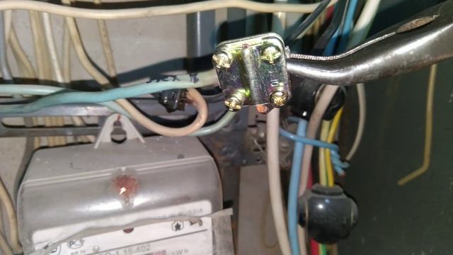 Медь плюс алюминий, никогда так не соединяй провода!