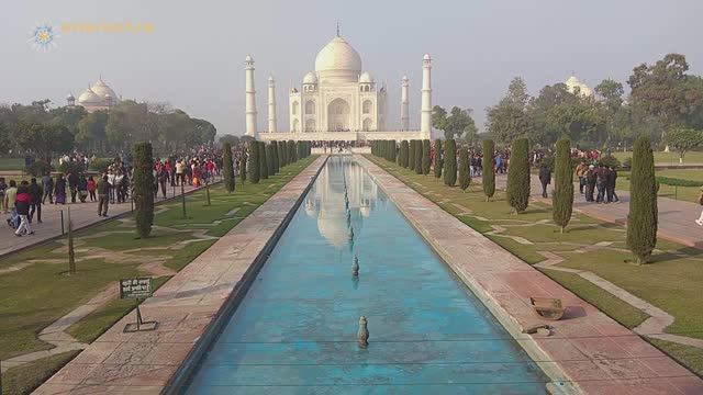 Агра. Колодец и Тадж Махал