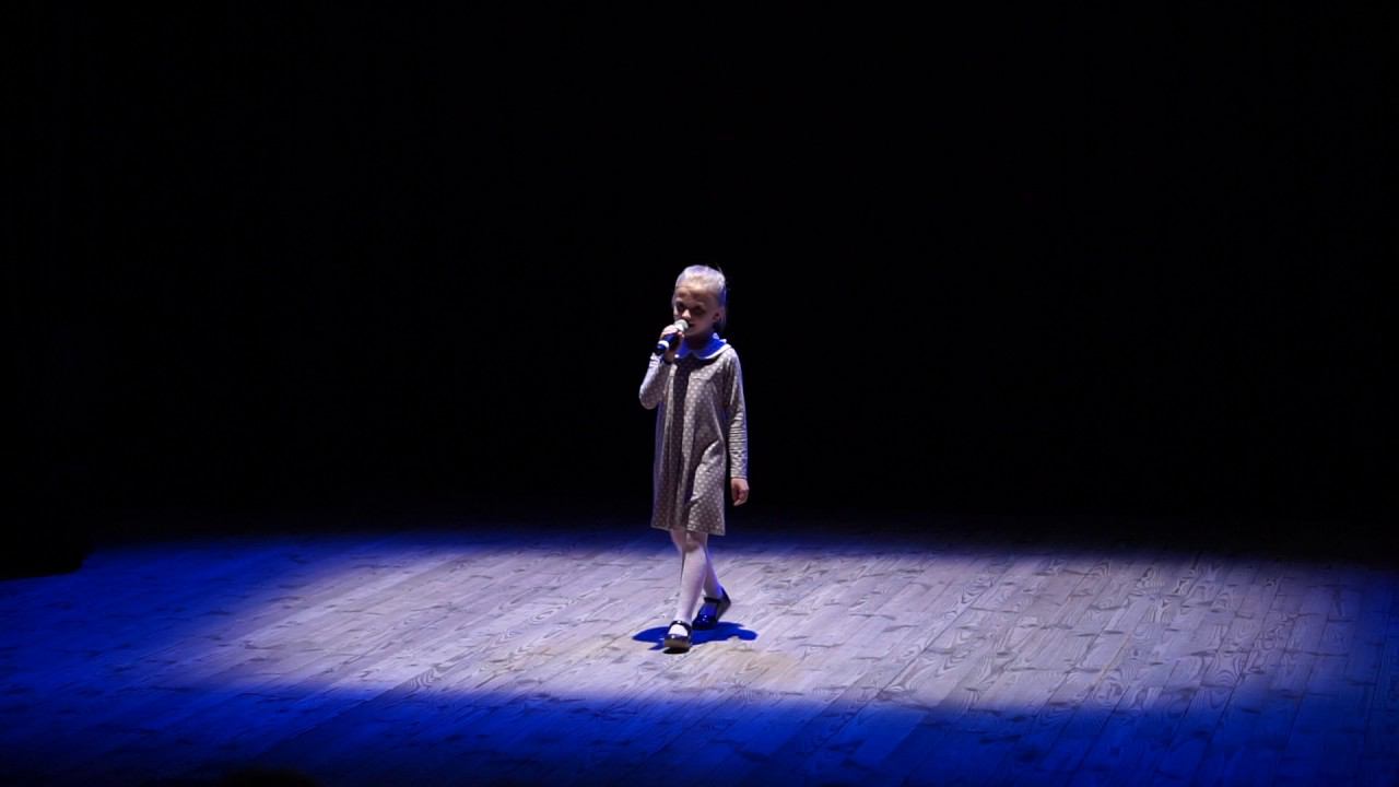 Аня Белова "Калина". Выступление на концерте в ДК Ясная Поляна 9 мая 2017.