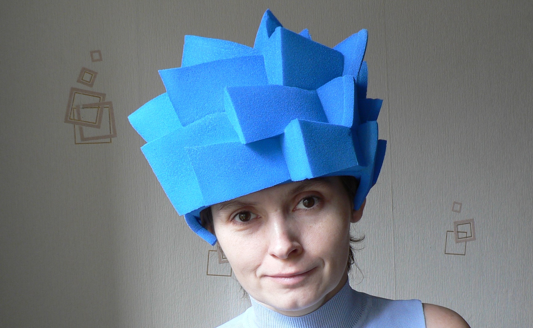 Шапочка-маска из поролона для костюма фиксика Нолика