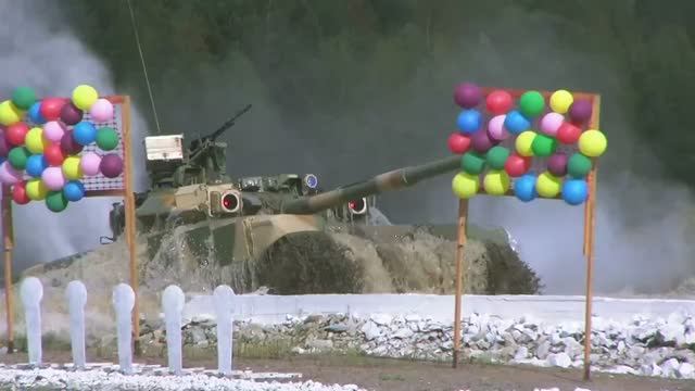 Т-90s преодолевает брод.  Russian Expo Arms 2011.