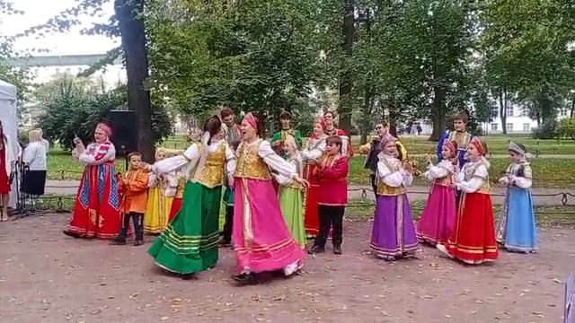 Ансамбль нар. песни "Маков цвет", Ансамбль РНИ "Звонкие узоры", Частушки "Ложки деревенские".