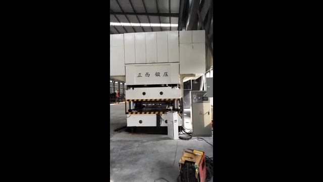 Гидравлический пресс для тиснения дверей мощностью 6000 т был установлен на заводе нашего клиента.