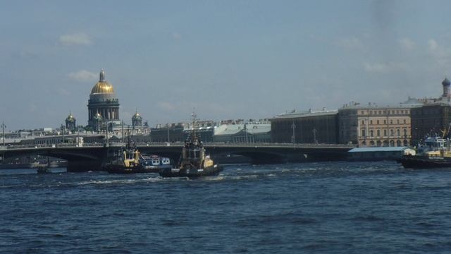 Буксиры "Вихревой", Сестрорецк" и "Павловск" готовятся  к Вальсу