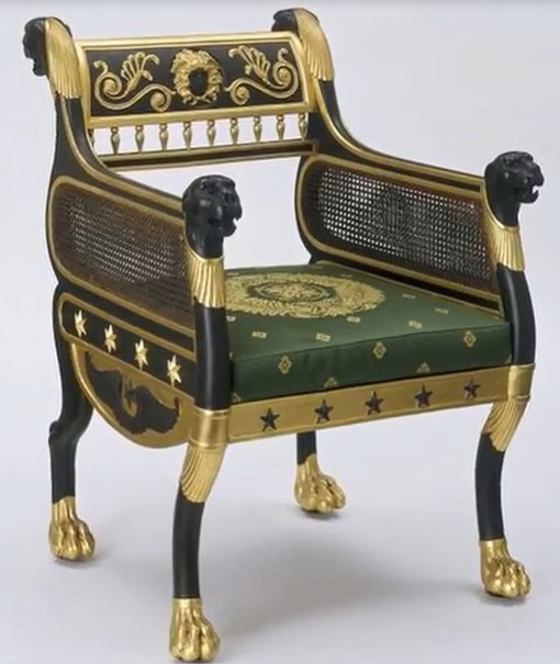 Звериная лапа в оформлении мебели