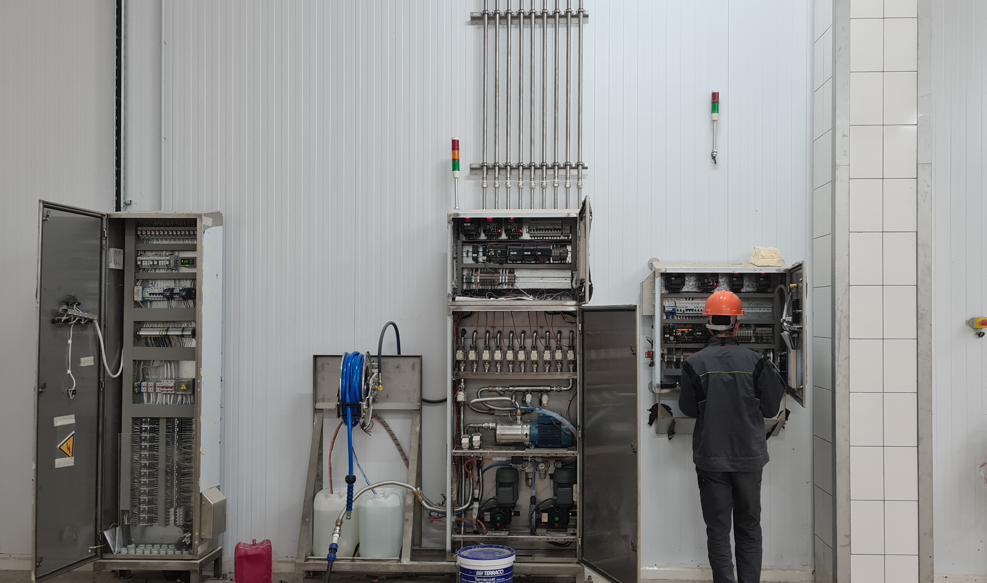 Некоторые элементы автоматической мойки спирального фризера