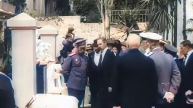 Николай II на выставке Крымского татарского кустарного производства. Ялта 30 сентября 1913 г.