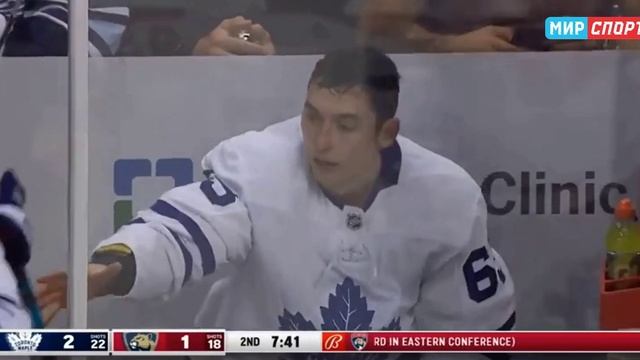 Российский хоккеист Илья Михеев  подрался с Сэмом Беннеттом смотреть видео