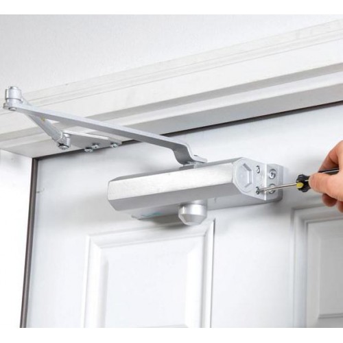 Как уменьшить усилие доводчика двери.