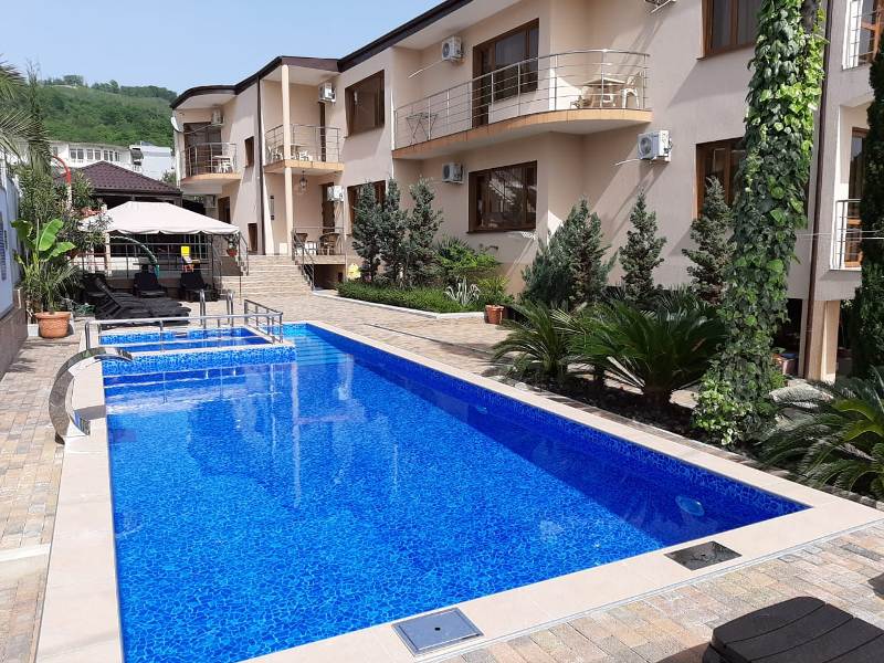 Отдых в Лоо частный сектор с бассейном. Гостиницы с бассейном в Лоо. «Жемчуг» гостевой дом